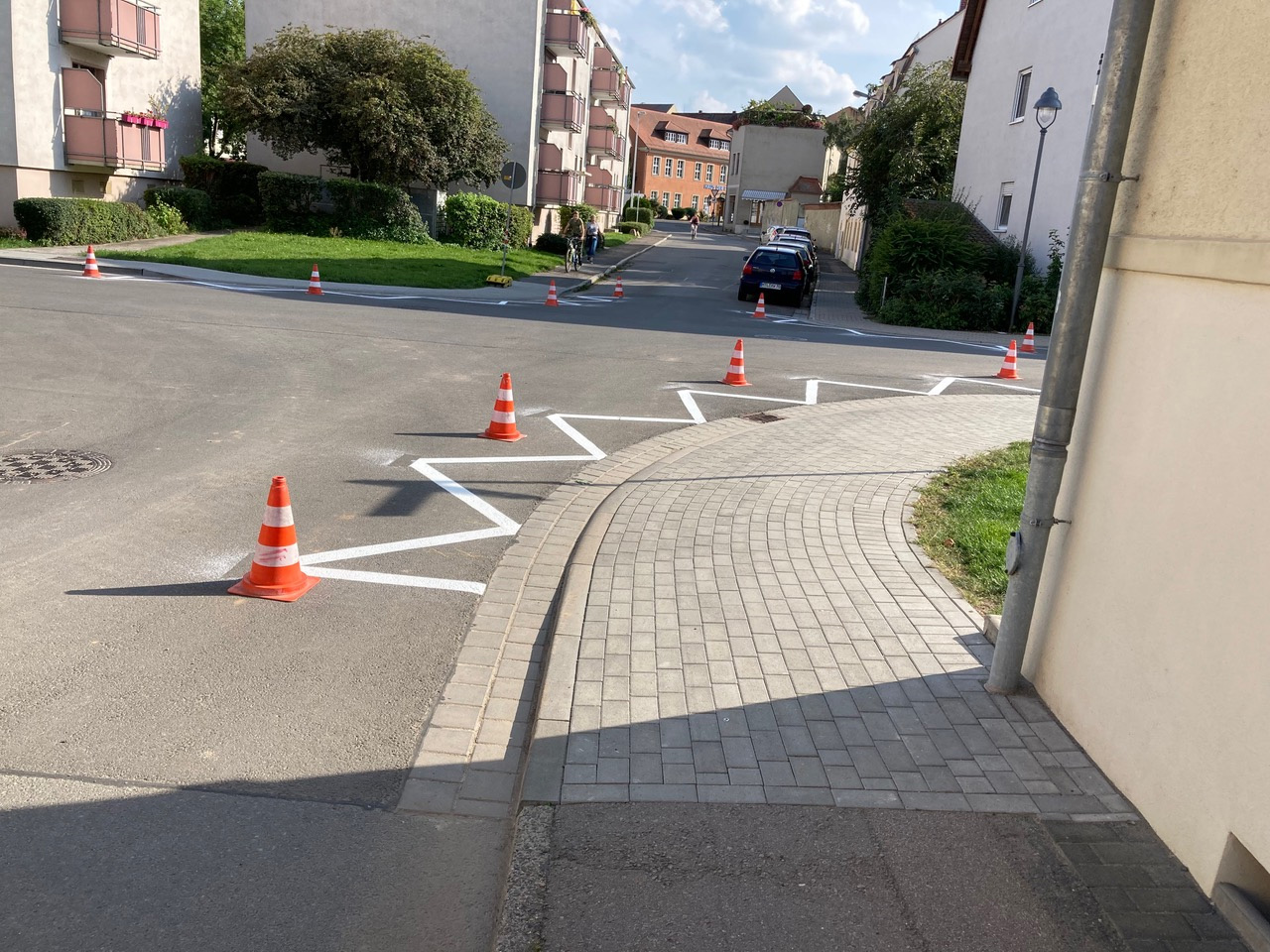 Von Nassen Fahrbahnmarkierungen Geht Eine Erhhte